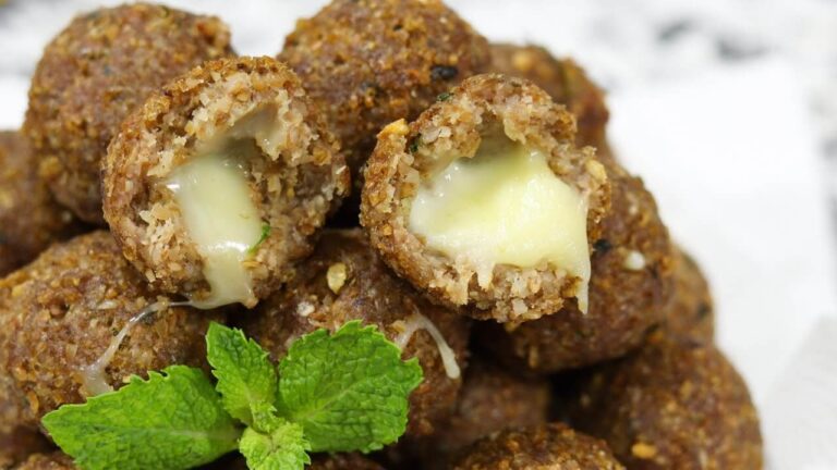 Kibe Recheado: Sabor e Tradicionalidade em Cada Mordida - Coffee and Routes